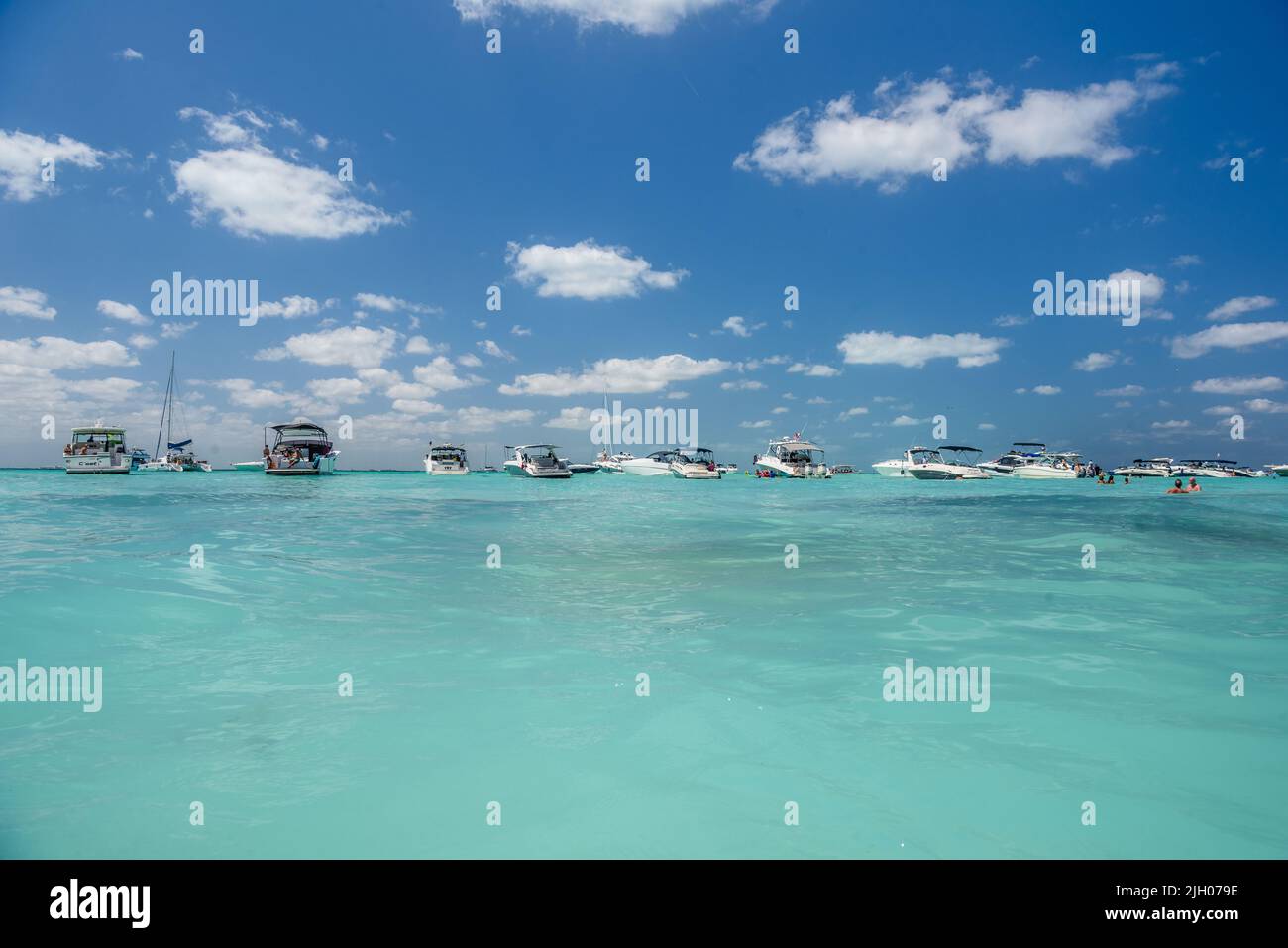 White speed boats and yachts in turquoise azure caribbean sea, Isla ...