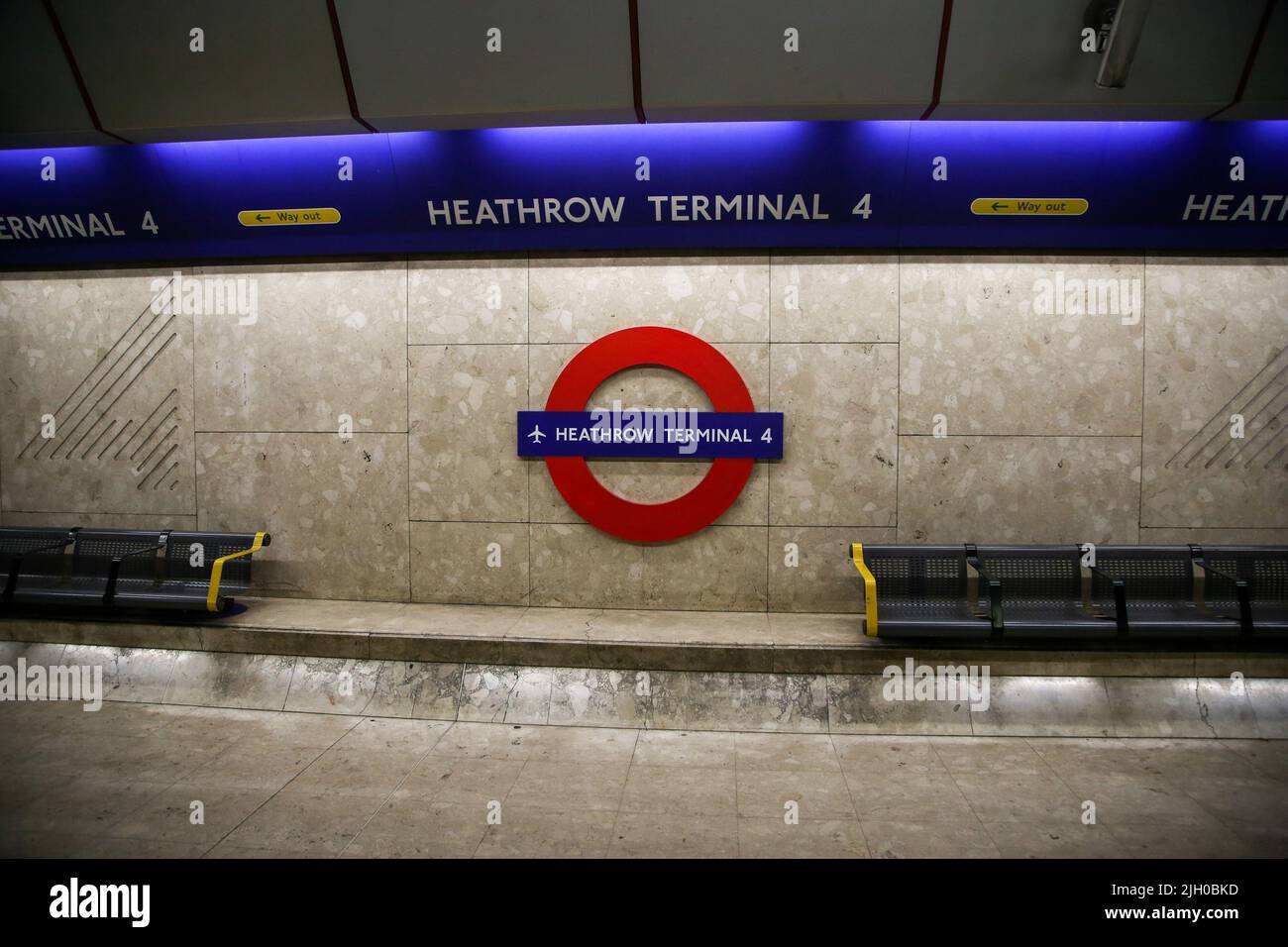 Terminal 4 sign hi-res stock photography and images - Alamy