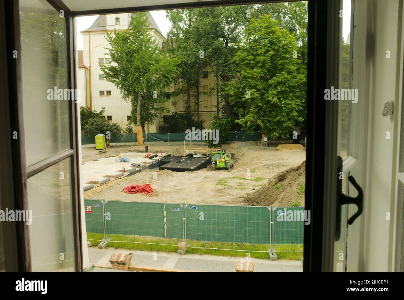 PRODUCTION - 24 June 2022, Czech Republic, Brünn: View of the garden of ...