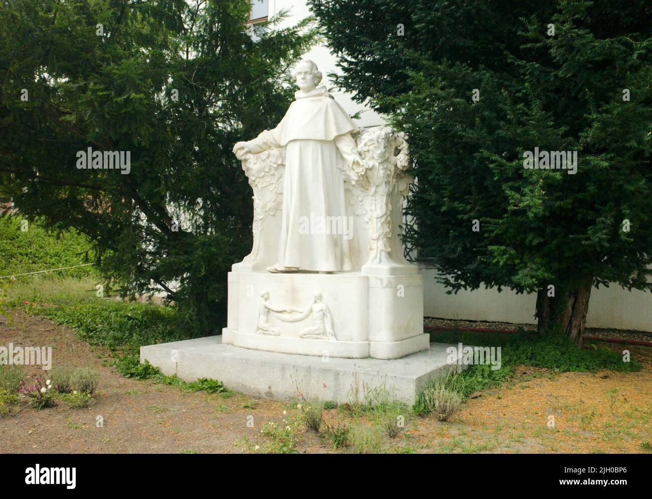 PRODUCTION - 08 July 2022, Czech Republic, Brünn: A statue in the ...