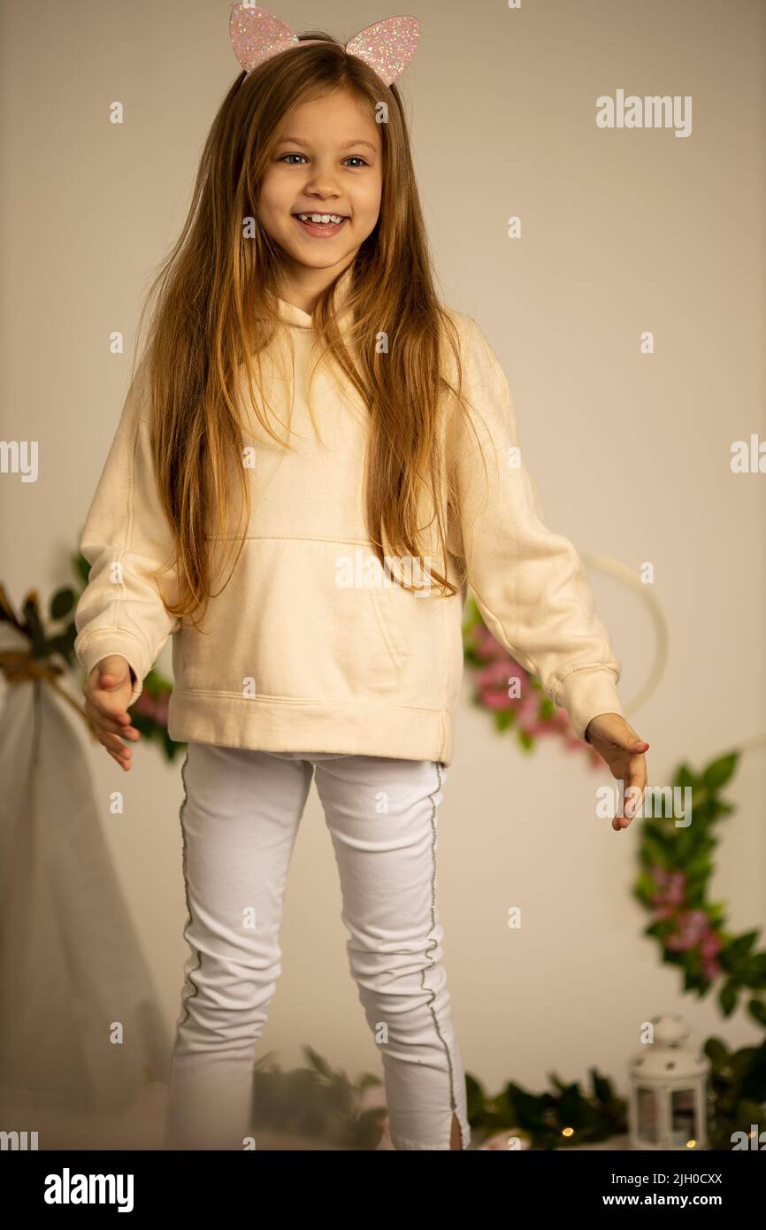 Tiktok pose hi-res stock photography and images - Alamy