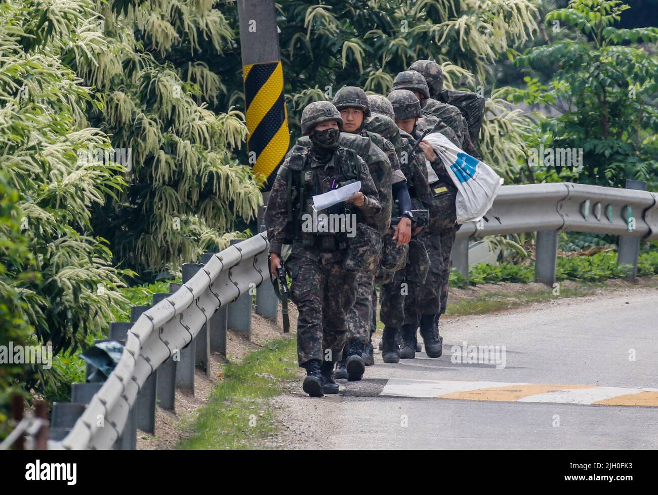 South korea dmz soldiers patrol hi-res stock photography and images - Alamy