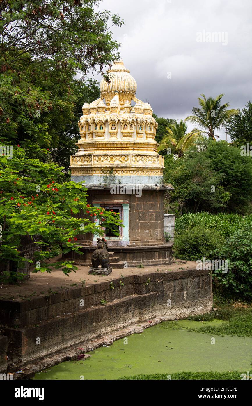 Temples shiva lingam hi-res stock photography and images - Alamy