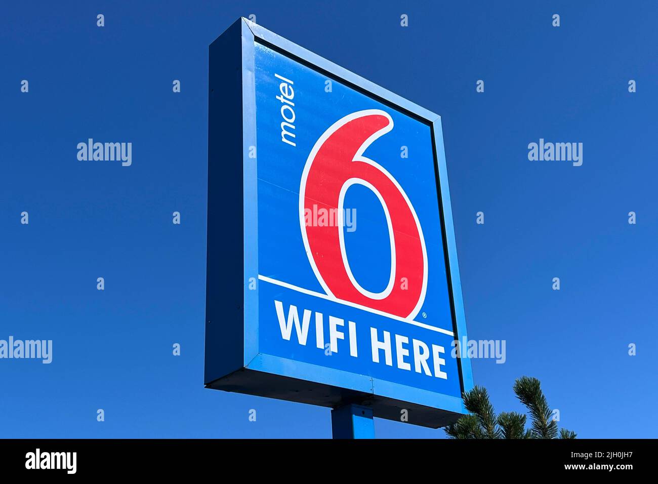Motel 6 sign hi-res stock photography and images - Alamy