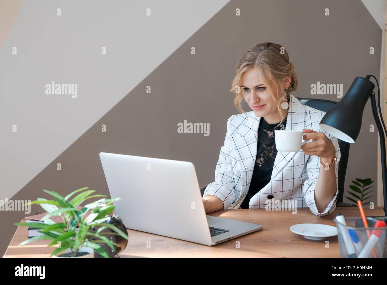 Happy home workstation shot hi-res stock photography and images - Alamy