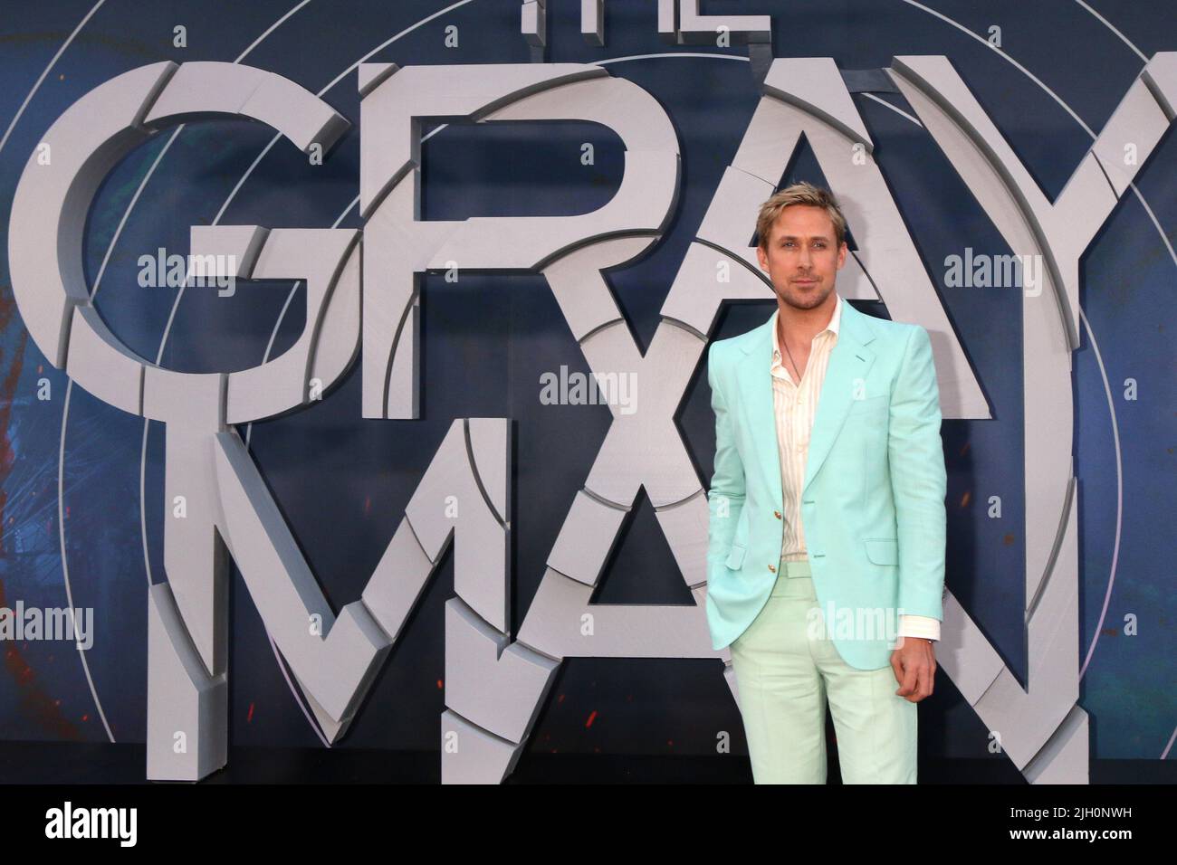 The gray man ryan gosling hi-res stock photography and images - Alamy