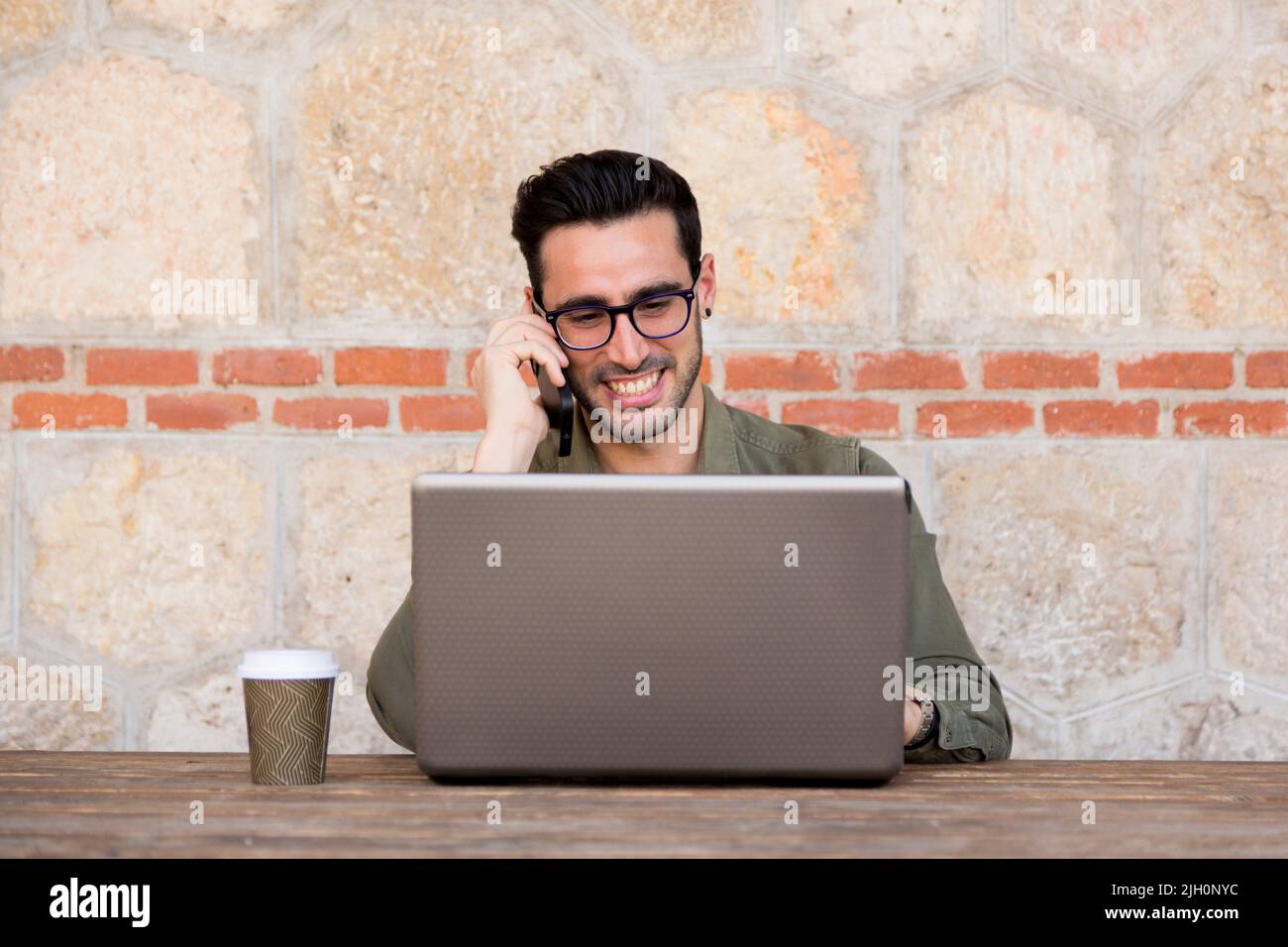 Smiley employee working hi-res stock photography and images - Alamy