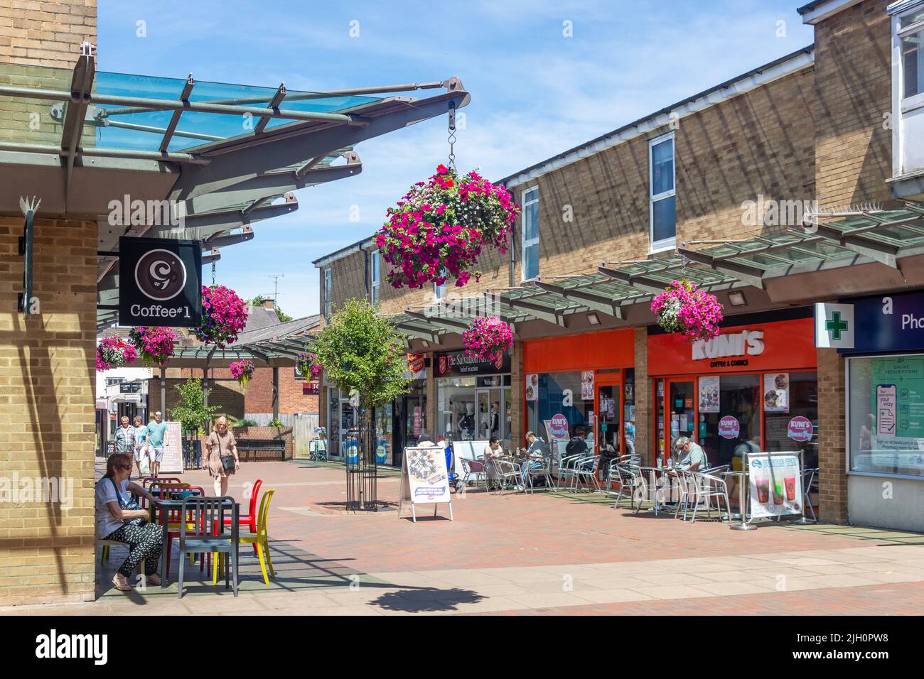 Cafe retail bowen square shopping centre shops shopping pedestri hi-res ...