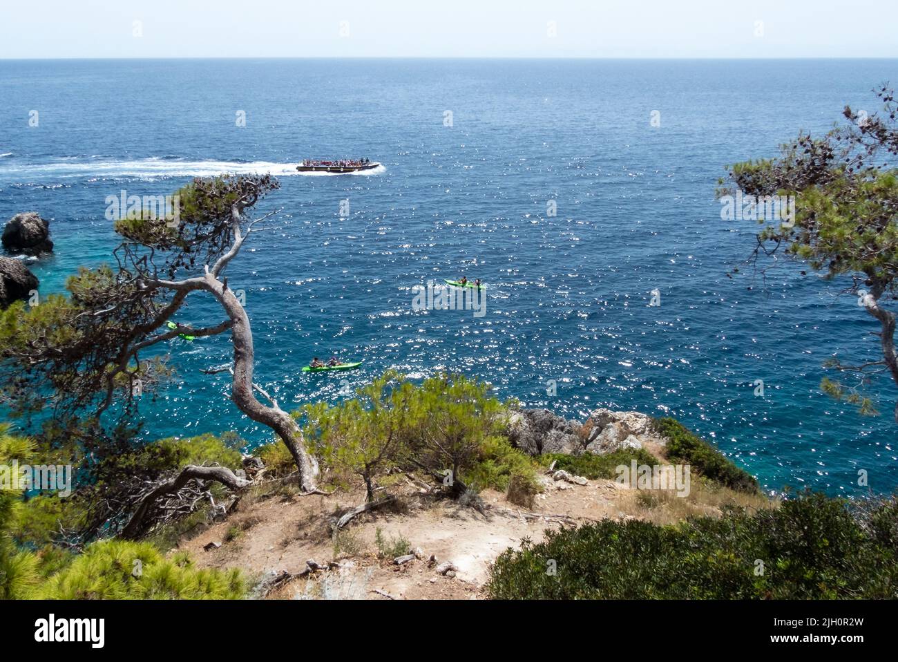 sea, cliffs and beaches in the Quakes islands with a Caribbean sea ...
