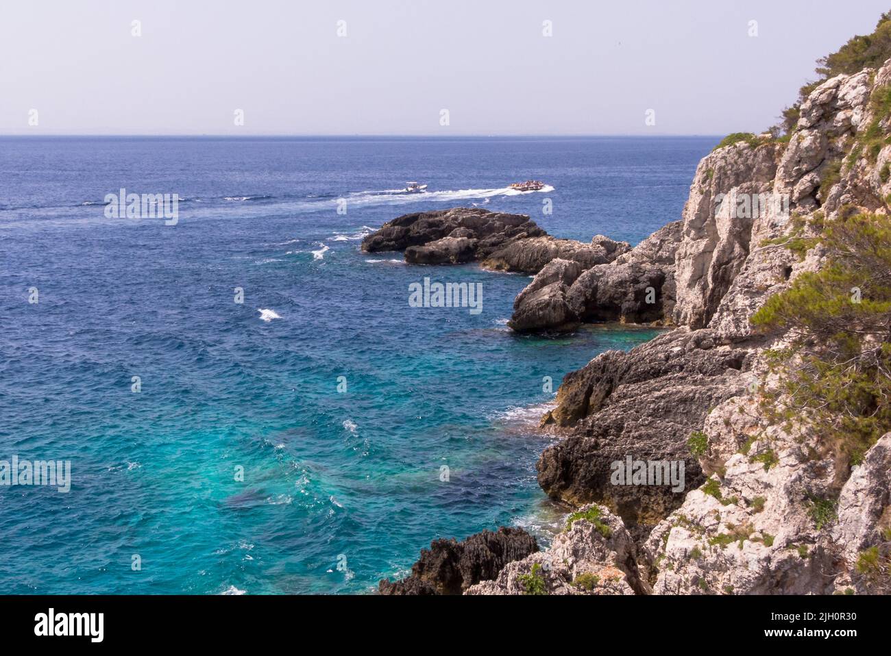 sea, cliffs and beaches in the Quakes islands with a Caribbean sea ...
