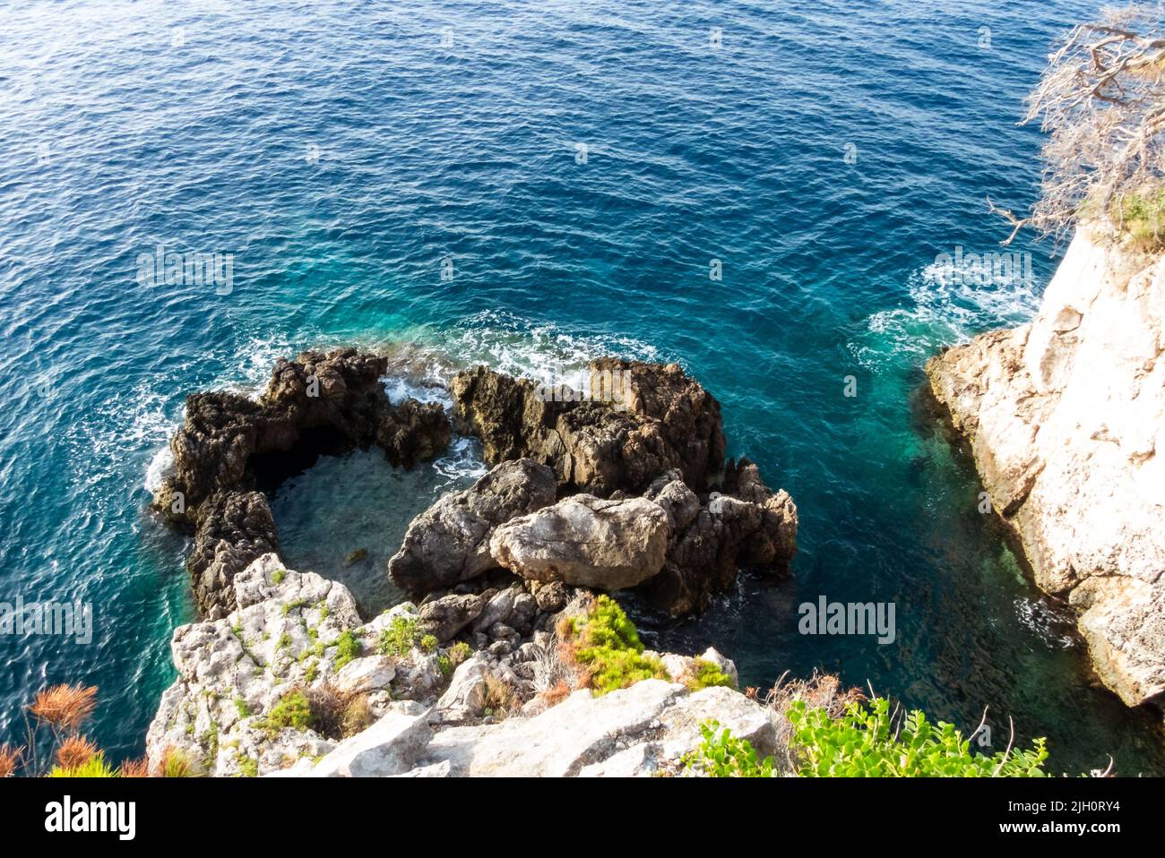 sea, cliffs and beaches in the Quakes islands with a Caribbean sea ...