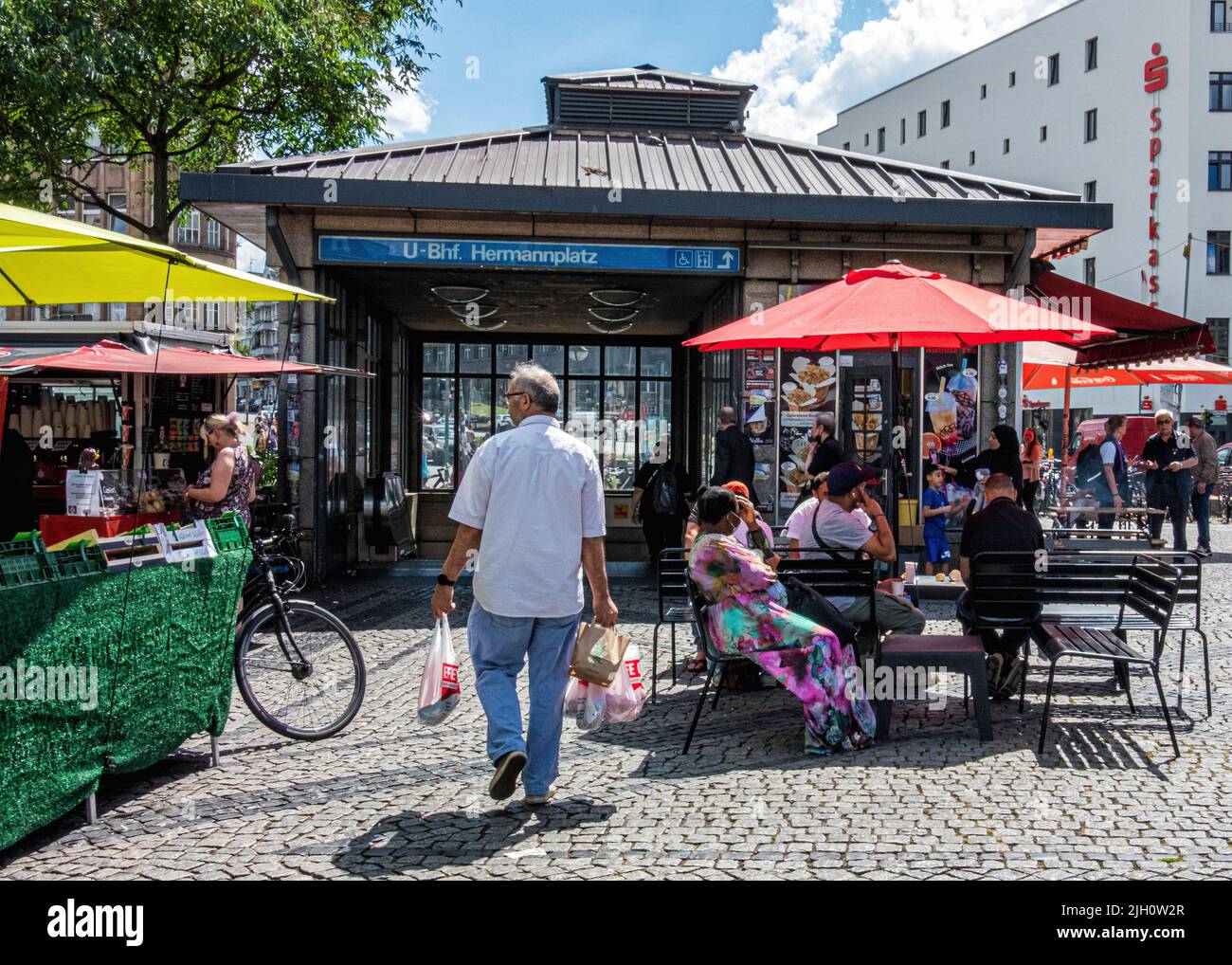 Hermannplatz U-bahn Underground railway station In Neukölln, Berlin ...