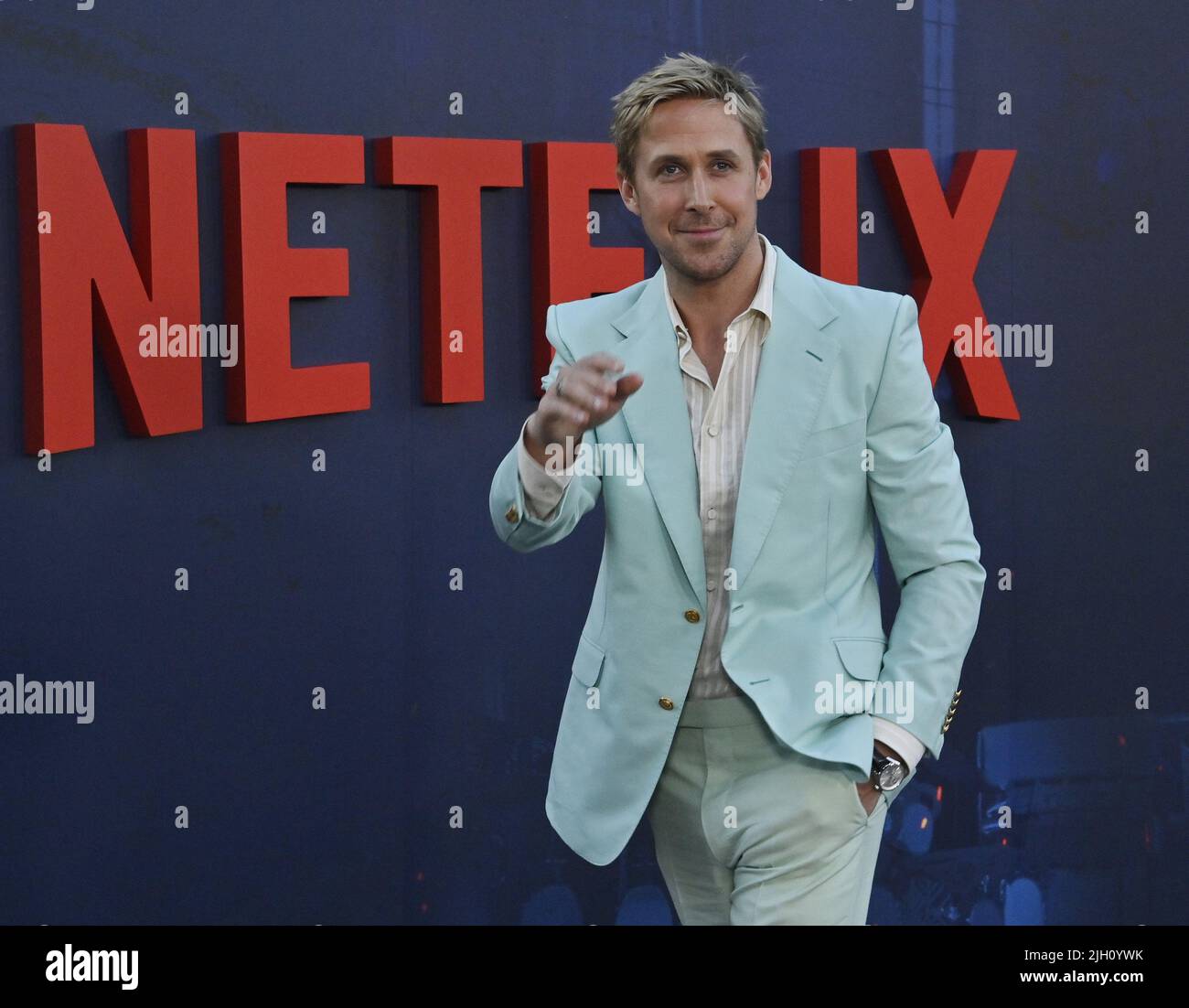 The gray man ryan gosling hi-res stock photography and images - Alamy