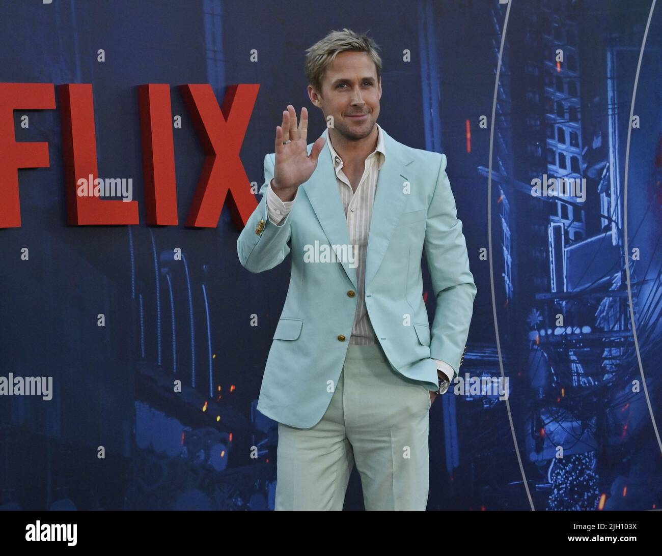 The gray man ryan gosling hi-res stock photography and images - Alamy