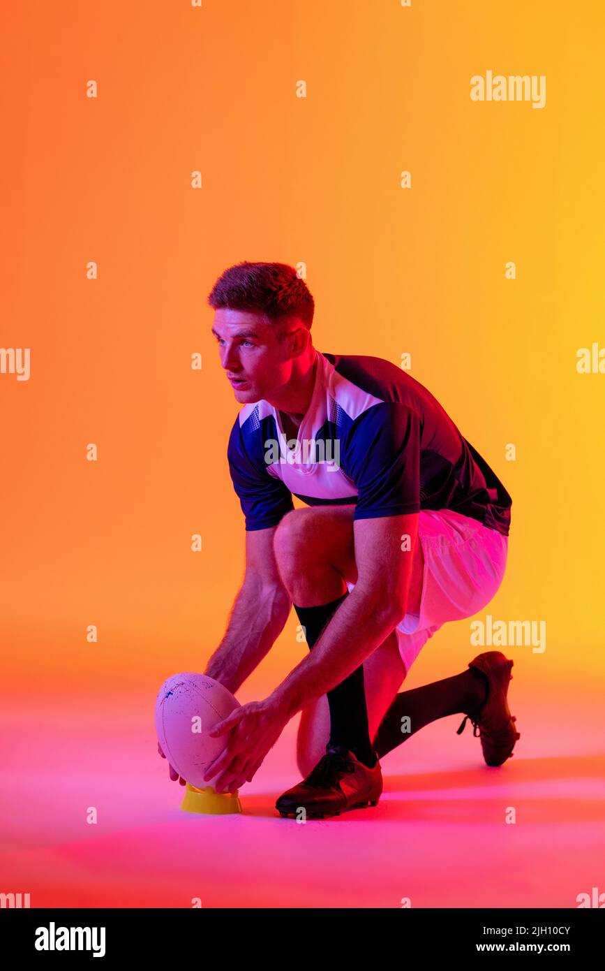 Action crouching sport hi-res stock photography and images - Alamy