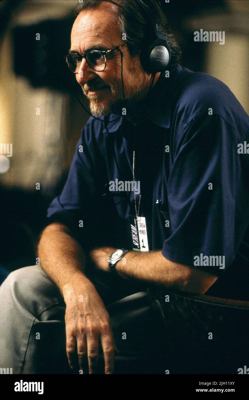 WES CRAVEN, SCREAM 2, 1997 Stock Photo - Alamy