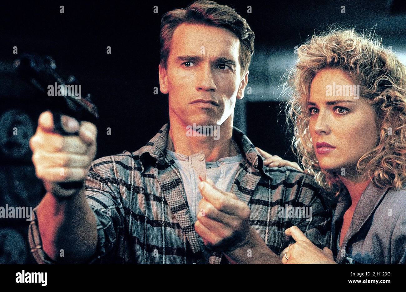SCHWARZENEGGER,STONE, TOTAL RECALL, 1990 Stock Photo - Alamy