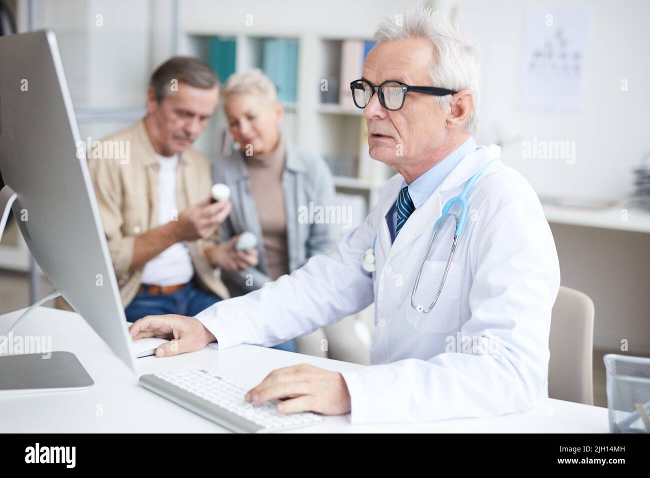 Doctor talking to patient on exam table hi-res stock photography and ...