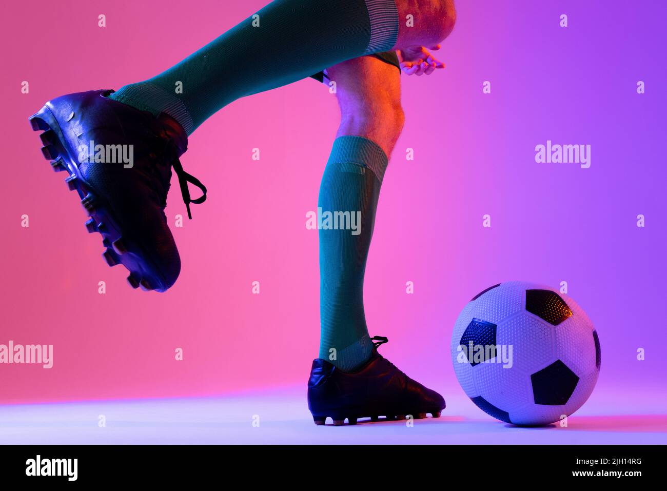 Soccer player kicking hi-res stock photography and images - Alamy