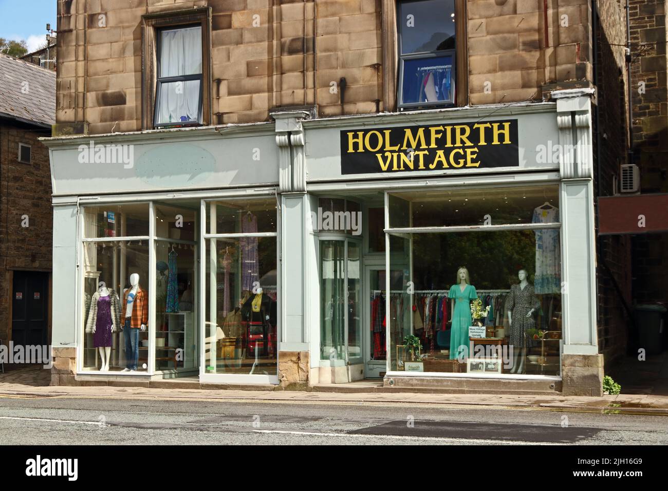 Holmfirth Vintage shop, Holmfirth Stock Photo - Alamy