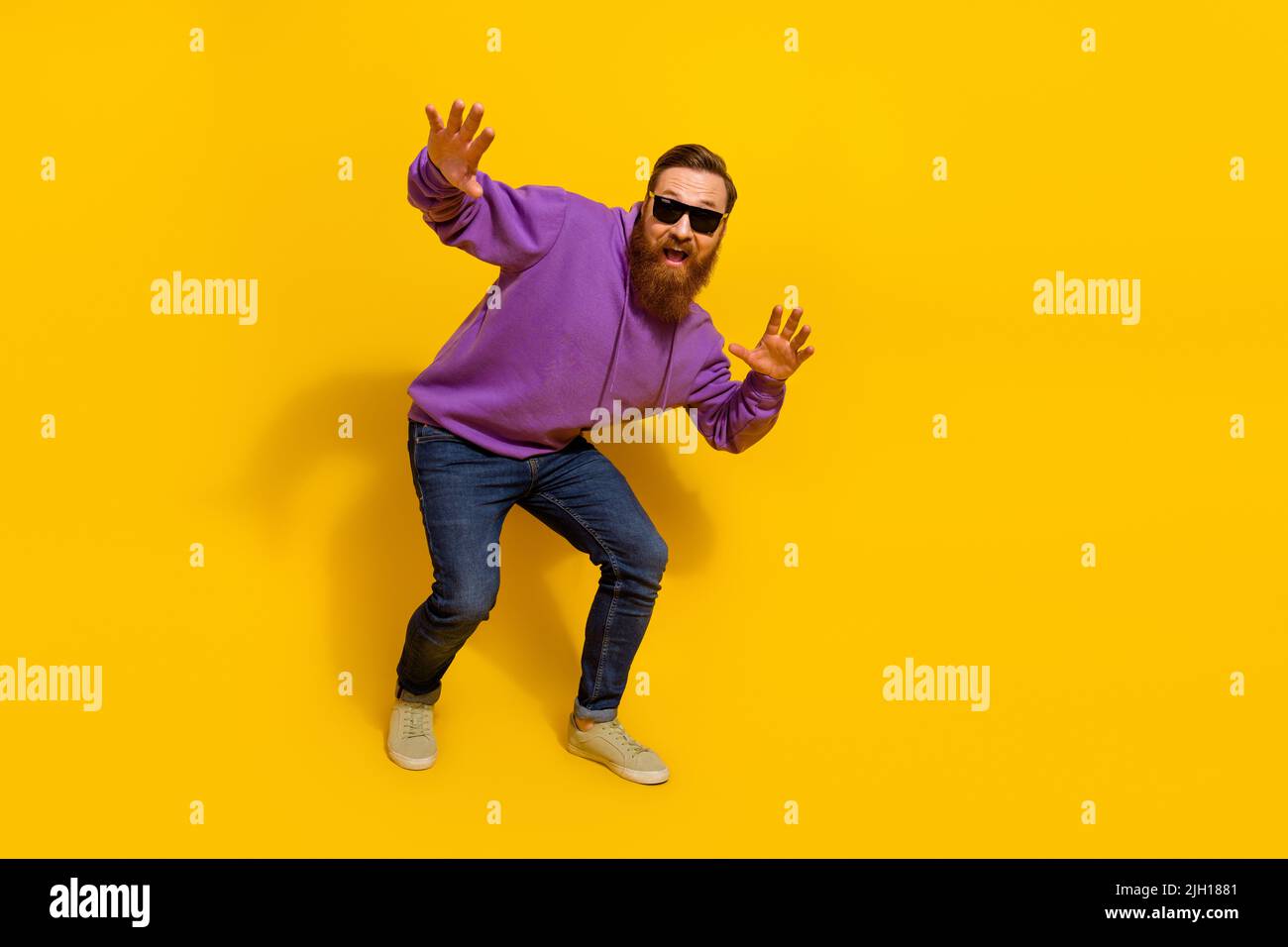 Full size photo of charismatic dancing ginger man have fun in nightclub ...