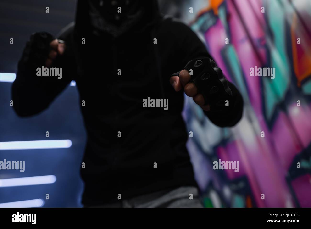 Fighting pose hi-res stock photography and images - Alamy