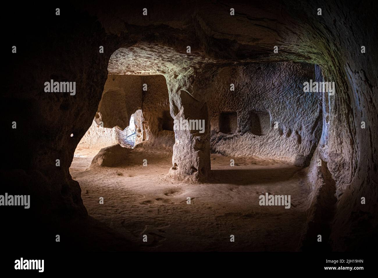 Ancient cave architecture hi-res stock photography and images - Alamy