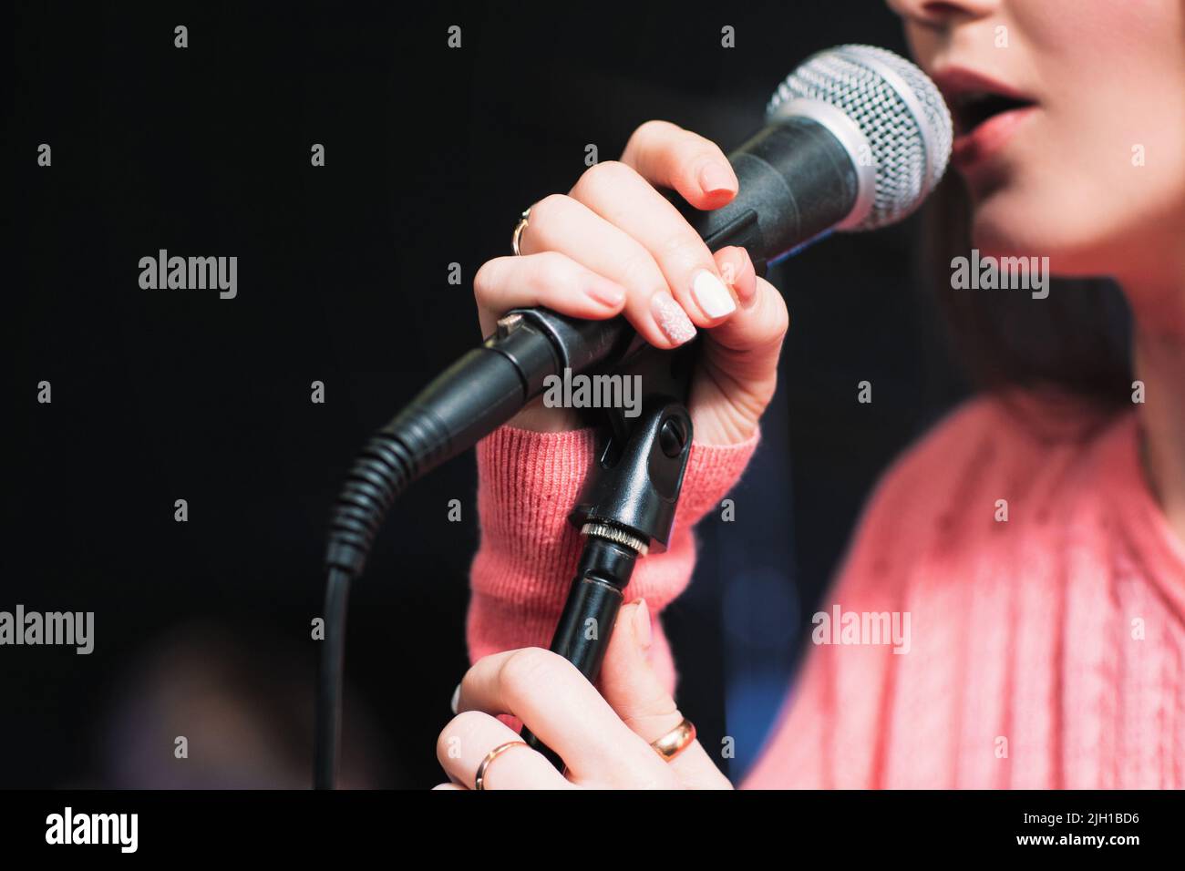 Mic and unrecognizable female singer close up Stock Photo - Alamy