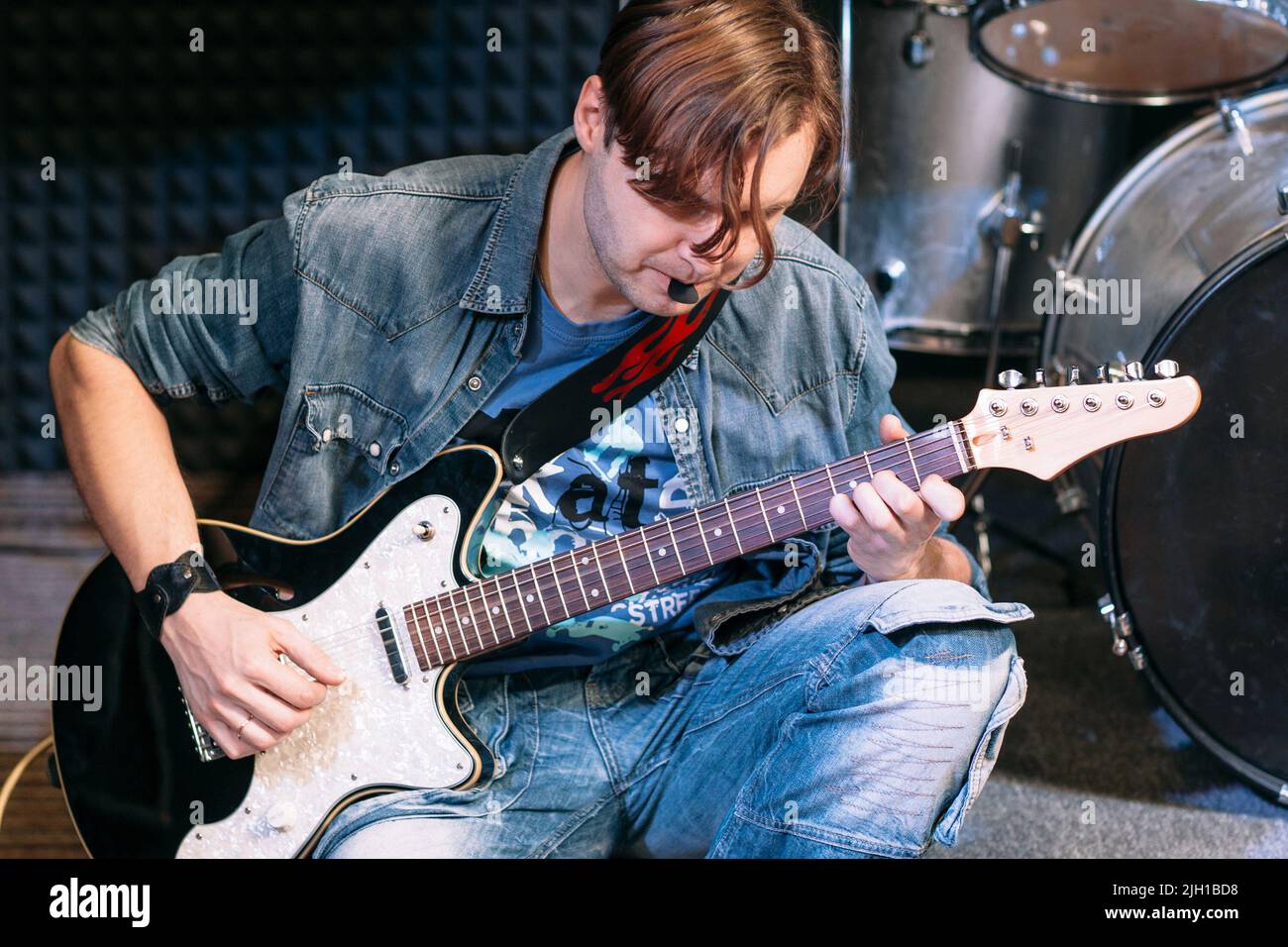 Bass guitar player hi-res stock photography and images - Alamy