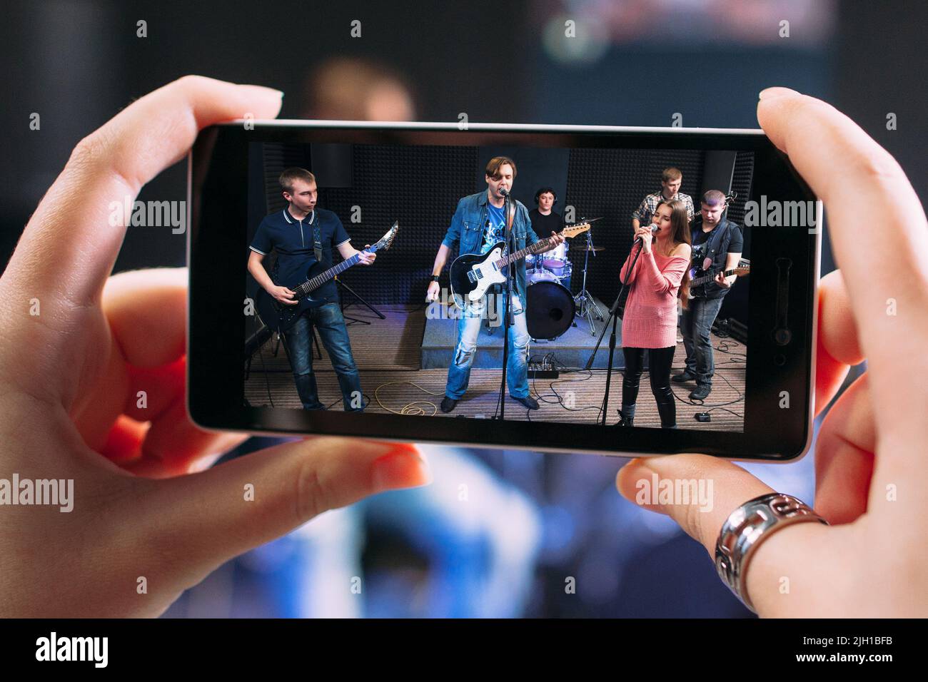 Music band performance photographing on smartphone Stock Photo - Alamy
