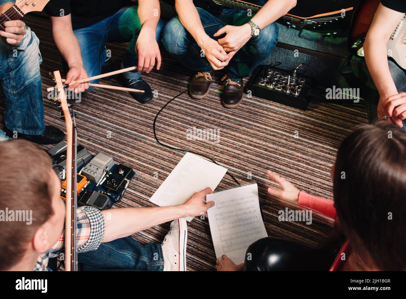 Large group of musicians hi-res stock photography and images - Alamy
