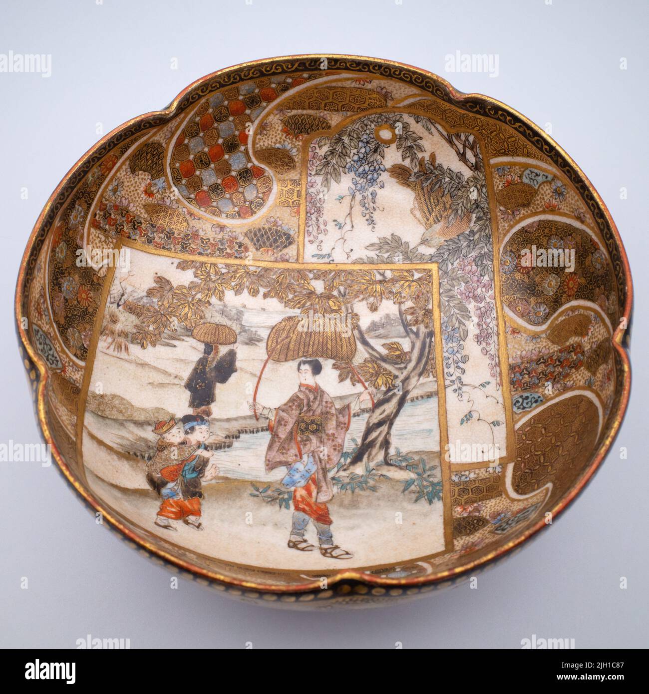 Satsuma pottery bowl hi-res stock photography and images - Alamy
