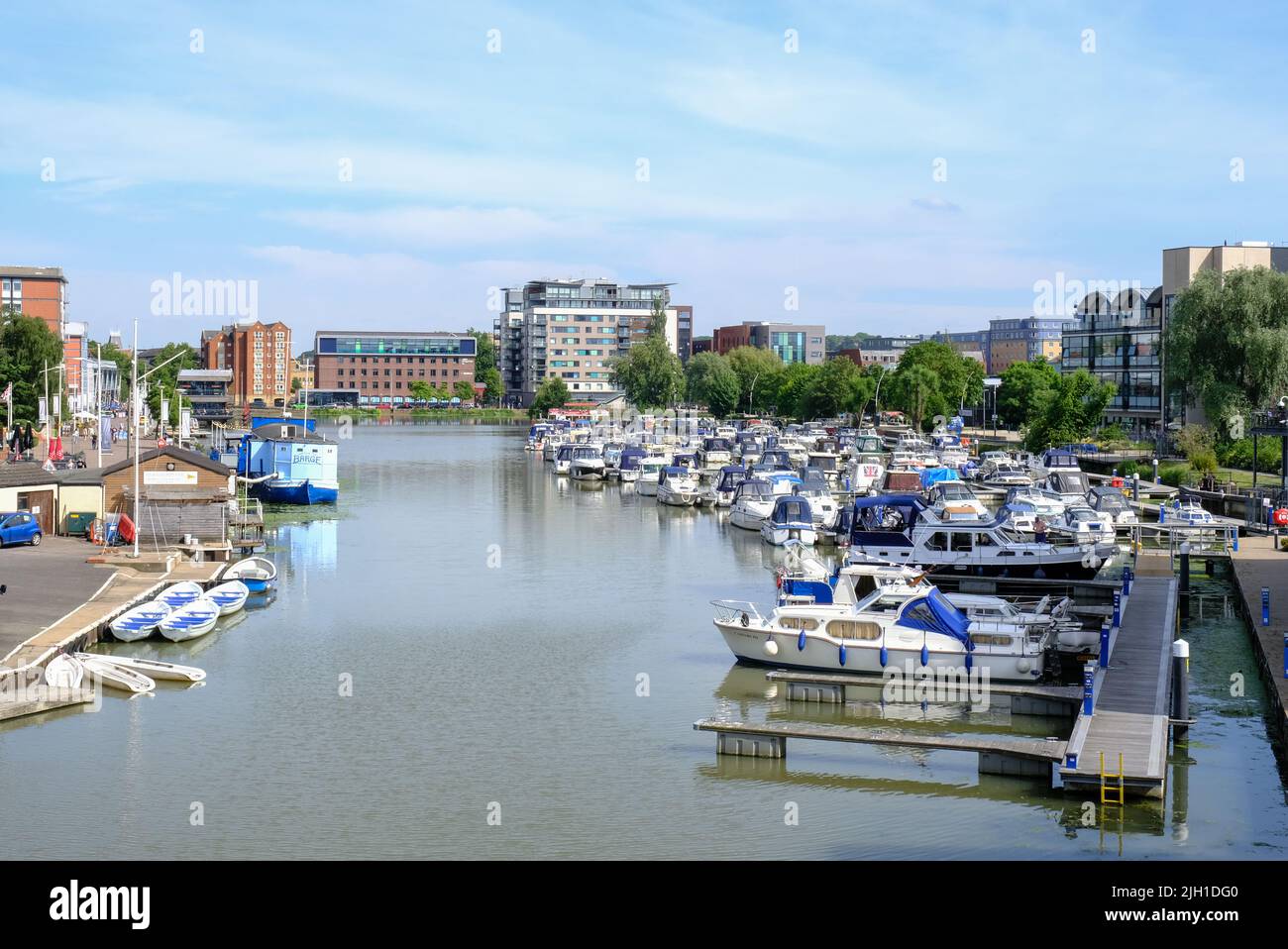 Old and modern buildings side by side hi-res stock photography and ...