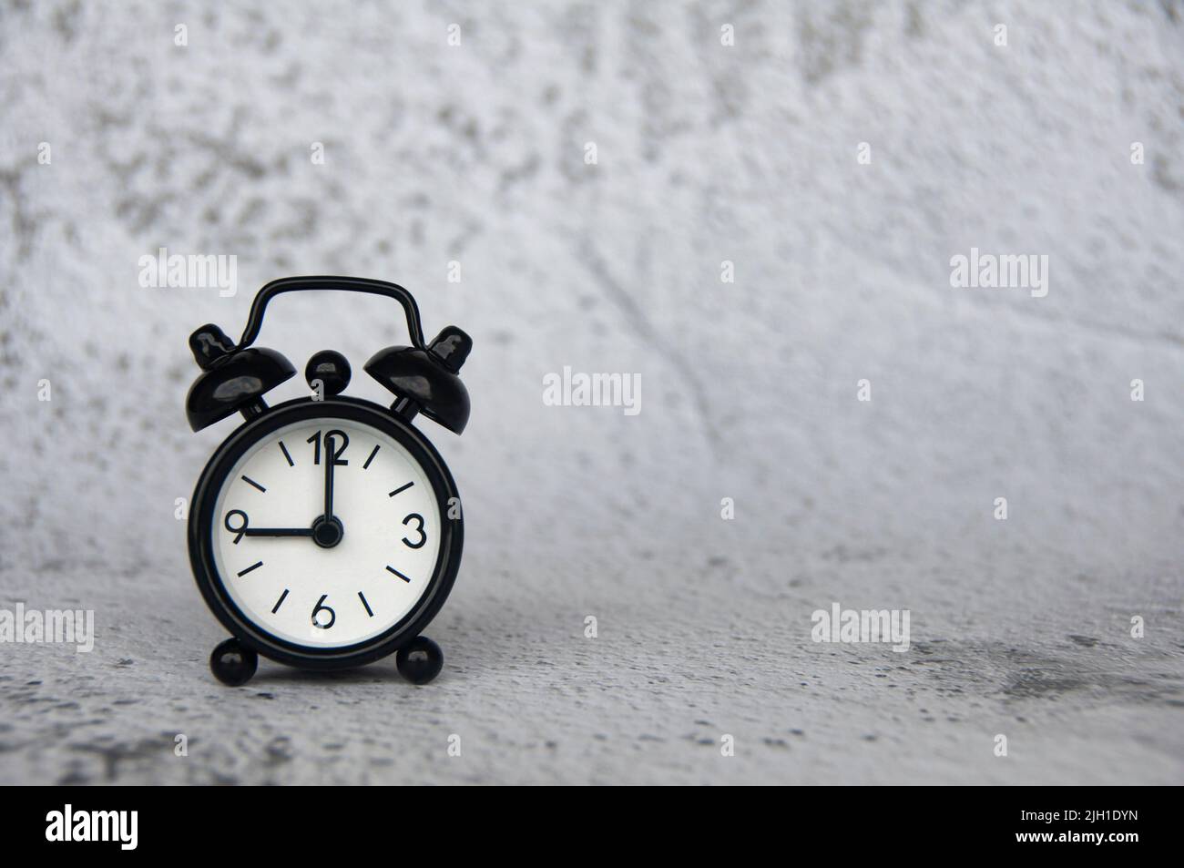 Alarm clock pointing at 9 o'clock with customizable space for ideas or ...