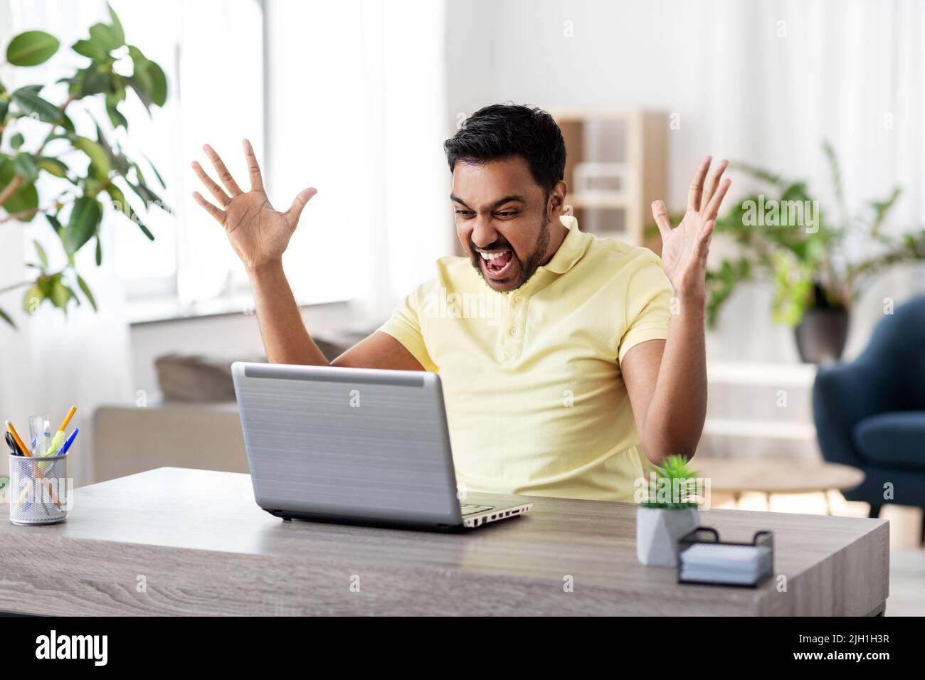 Angry man office hi-res stock photography and images - Alamy