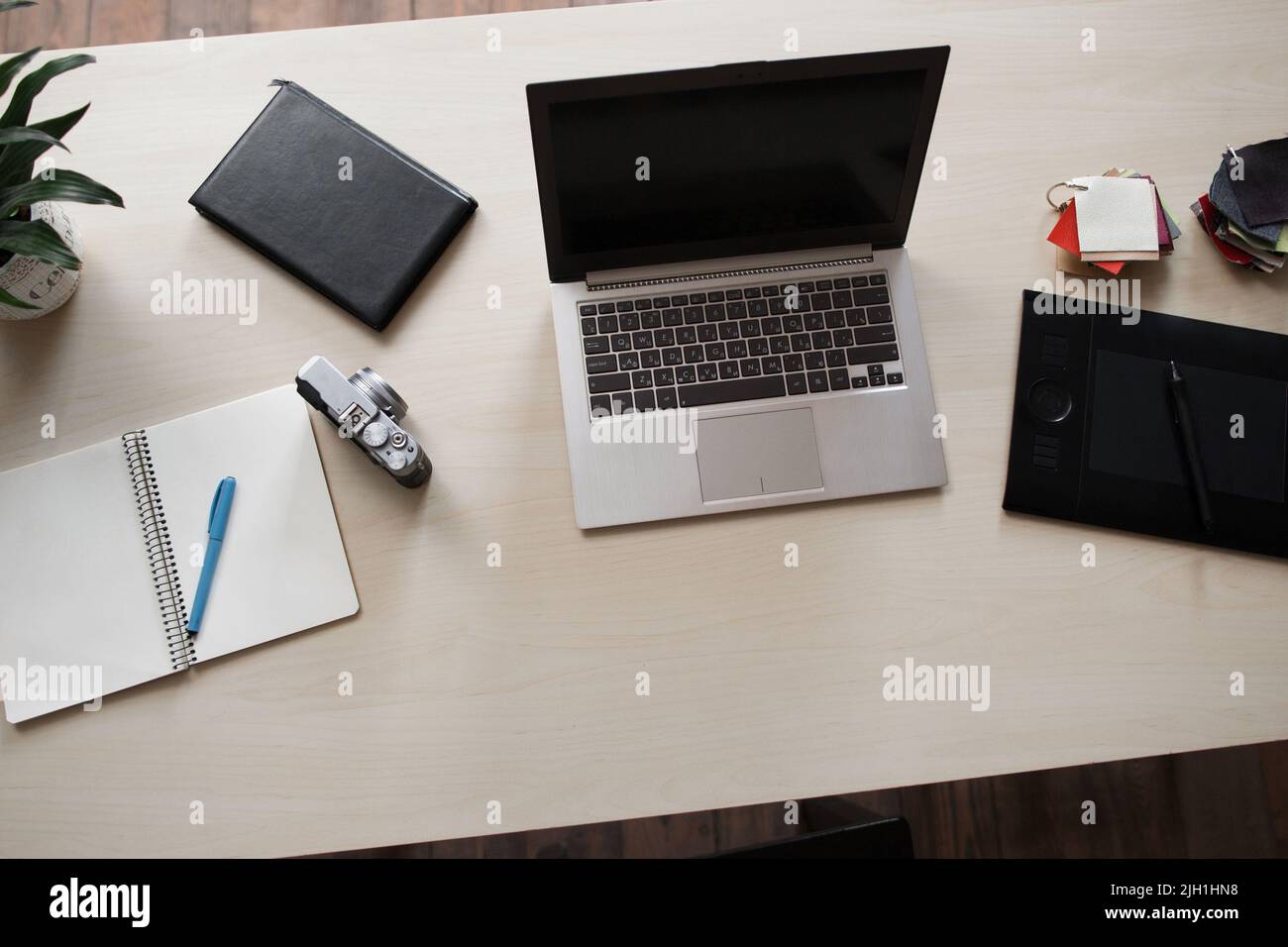 Desk flat lay hi-res stock photography and images - Alamy