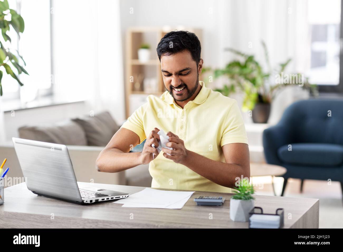 Angry indian man laptop hi-res stock photography and images - Alamy