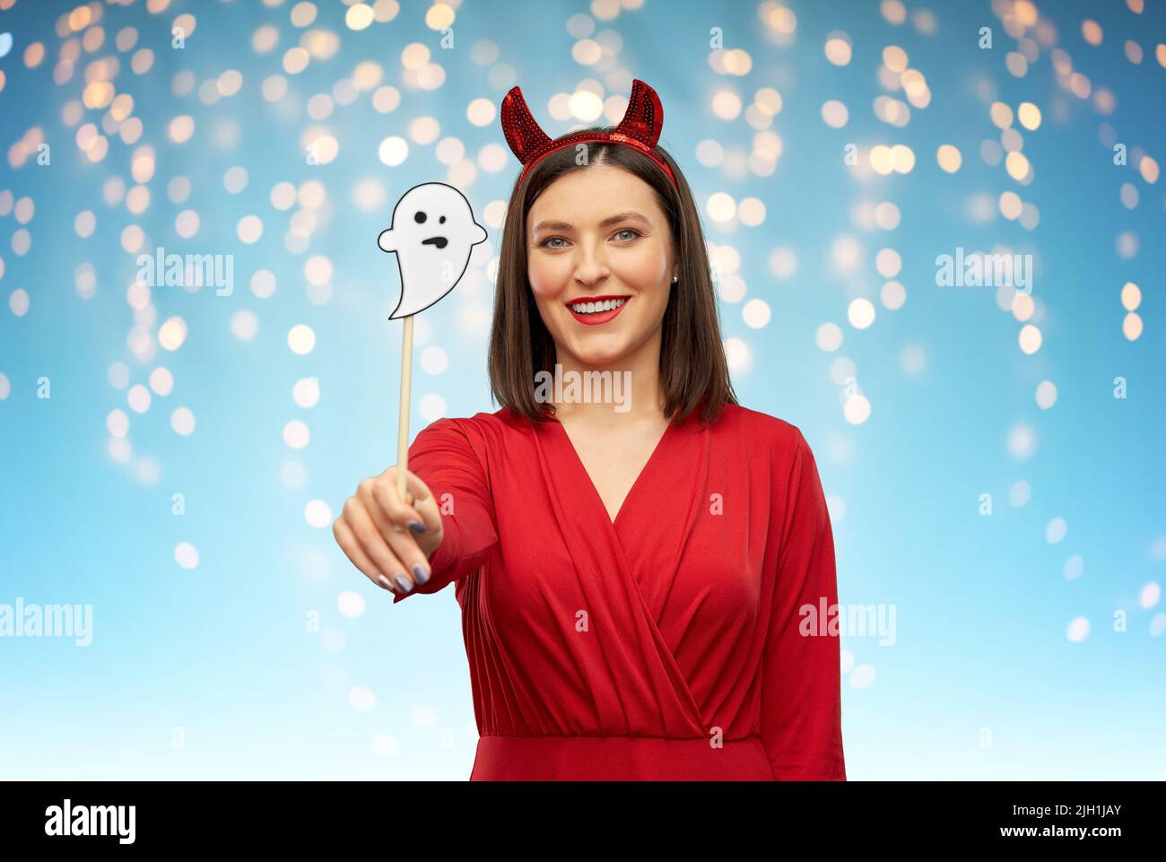 Woman in costume ghost hi-res stock photography and images - Alamy