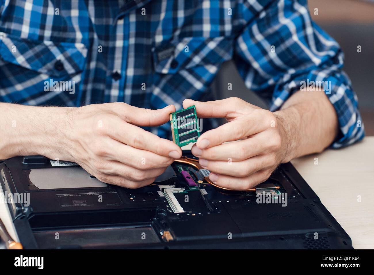 Laptop disassembling in repair hi-res stock photography and images - Alamy