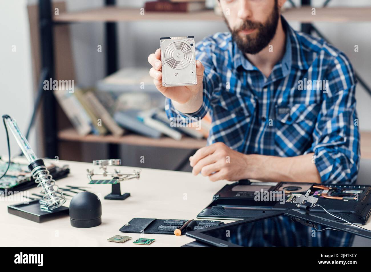 Bearded repairman show broken winchester on camera Stock Photo - Alamy