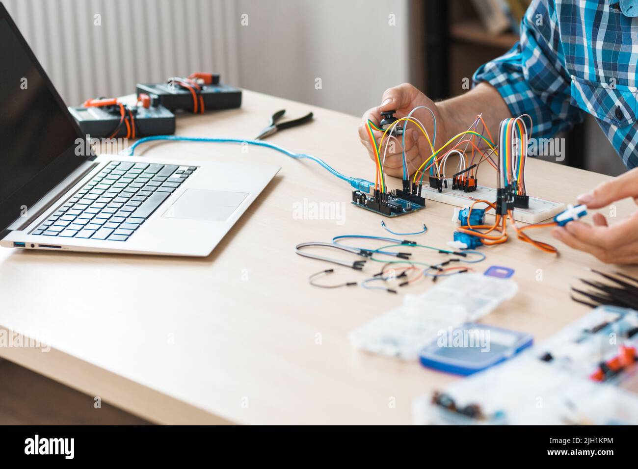 Electronics breadboard hi-res stock photography and images - Alamy