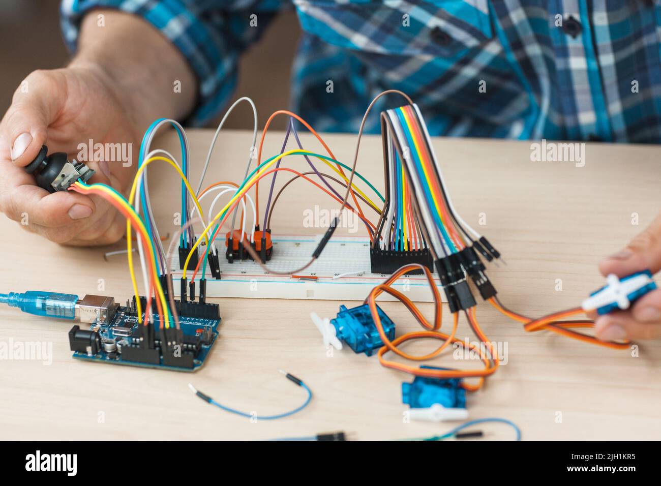 Electronics breadboard hi-res stock photography and images - Alamy
