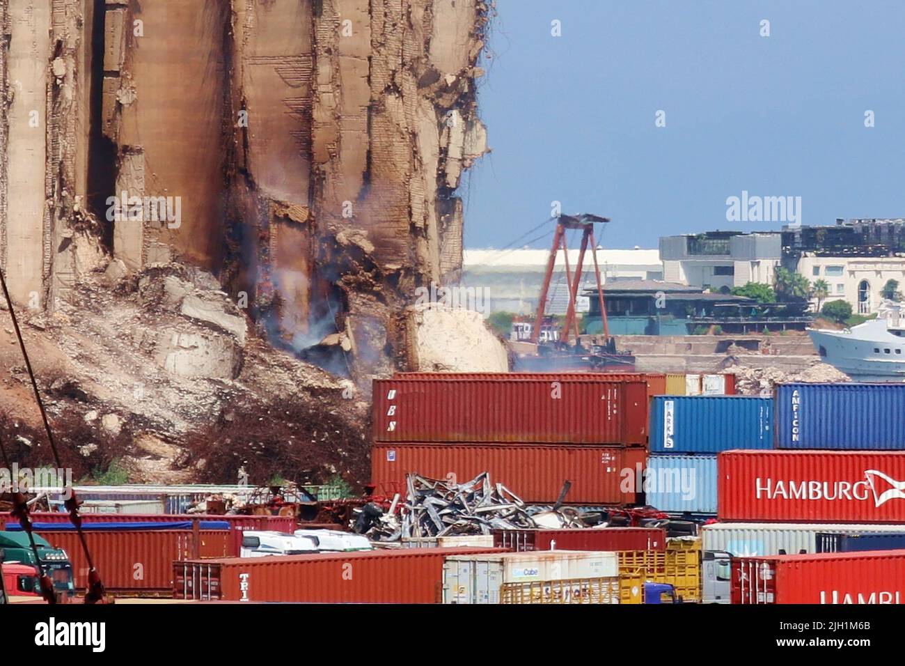 Beirut lebanon port blast crop silos smoke fire beirut lebanese hi-res ...