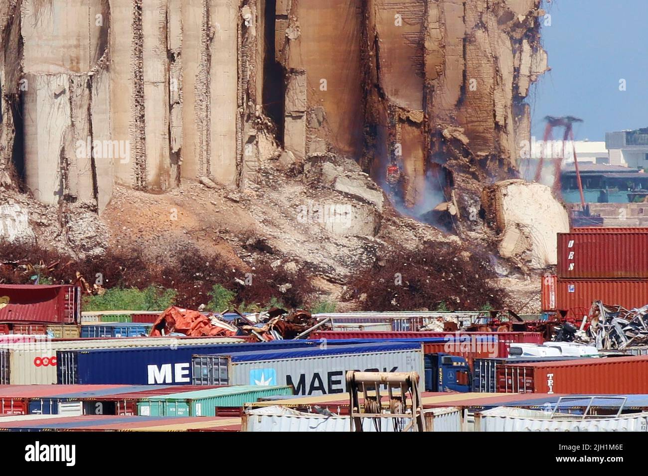 Beirut lebanon port blast crop silos smoke fire beirut lebanese hi-res ...