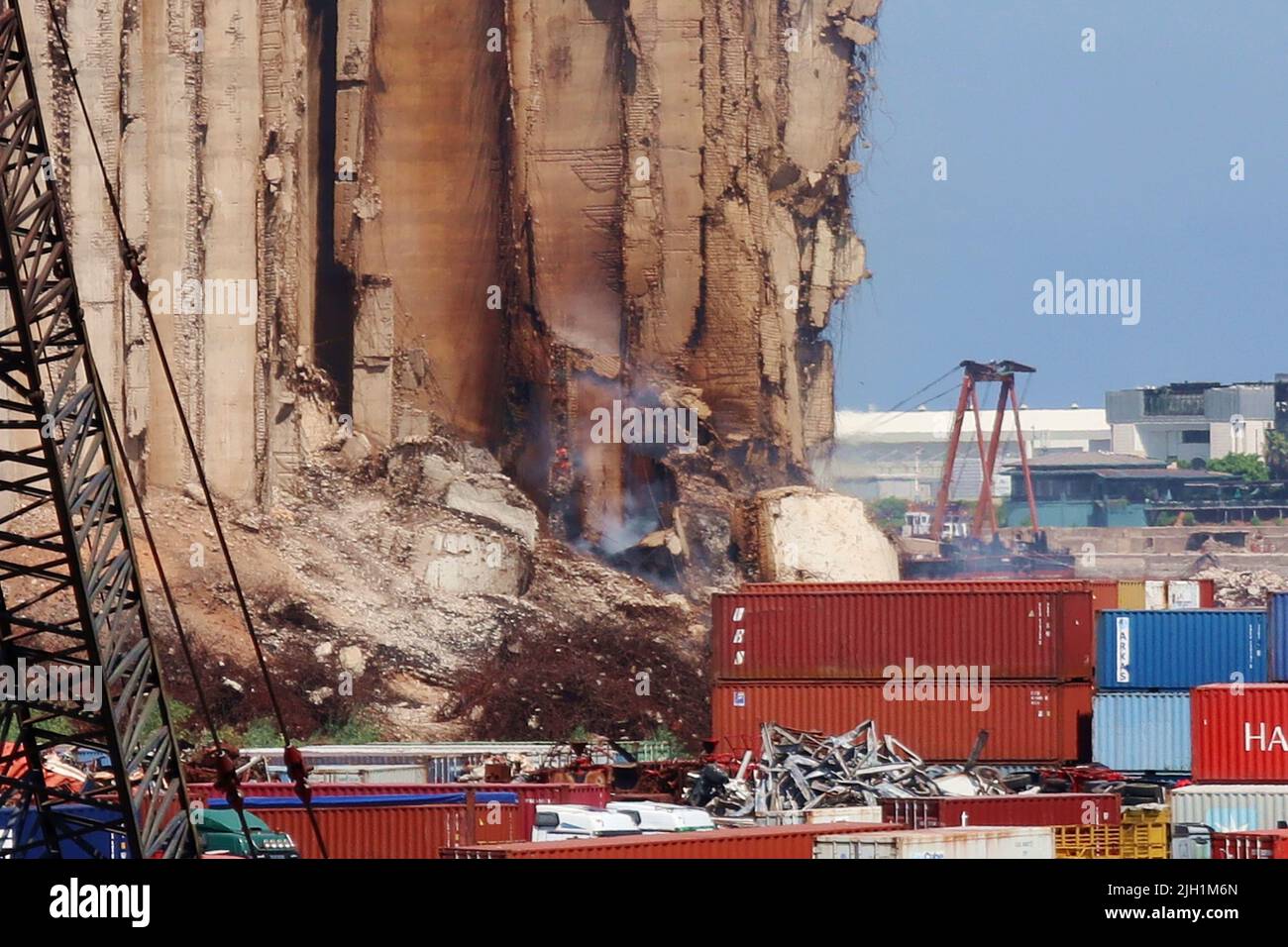 Beirut lebanon port blast crop silos smoke fire beirut lebanese hi-res ...