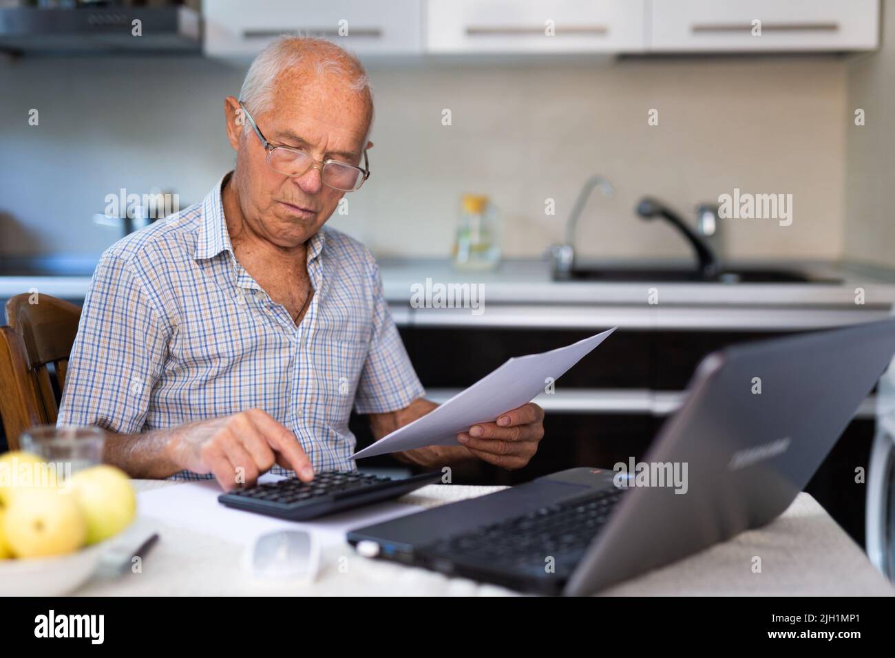 Senior man counting money table hi-res stock photography and images - Alamy