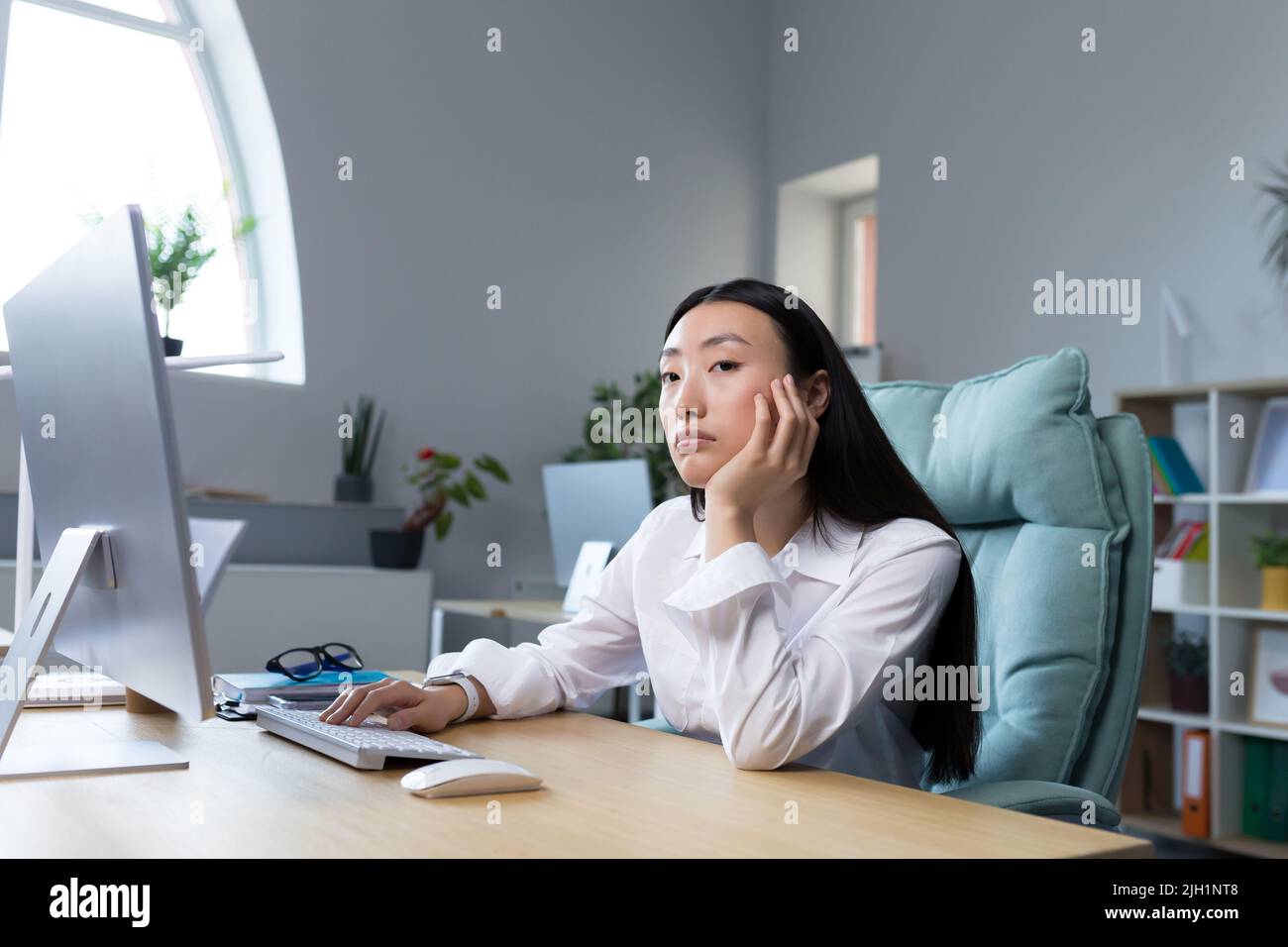 Bored work woman asian hi-res stock photography and images - Alamy