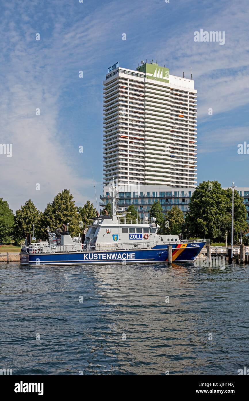 High rise building seaside hi-res stock photography and images - Alamy