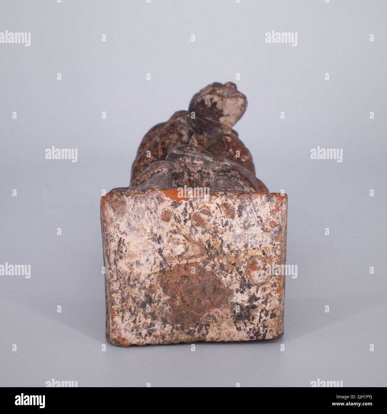 Tang dynasty pottery hi-res stock photography and images - Alamy