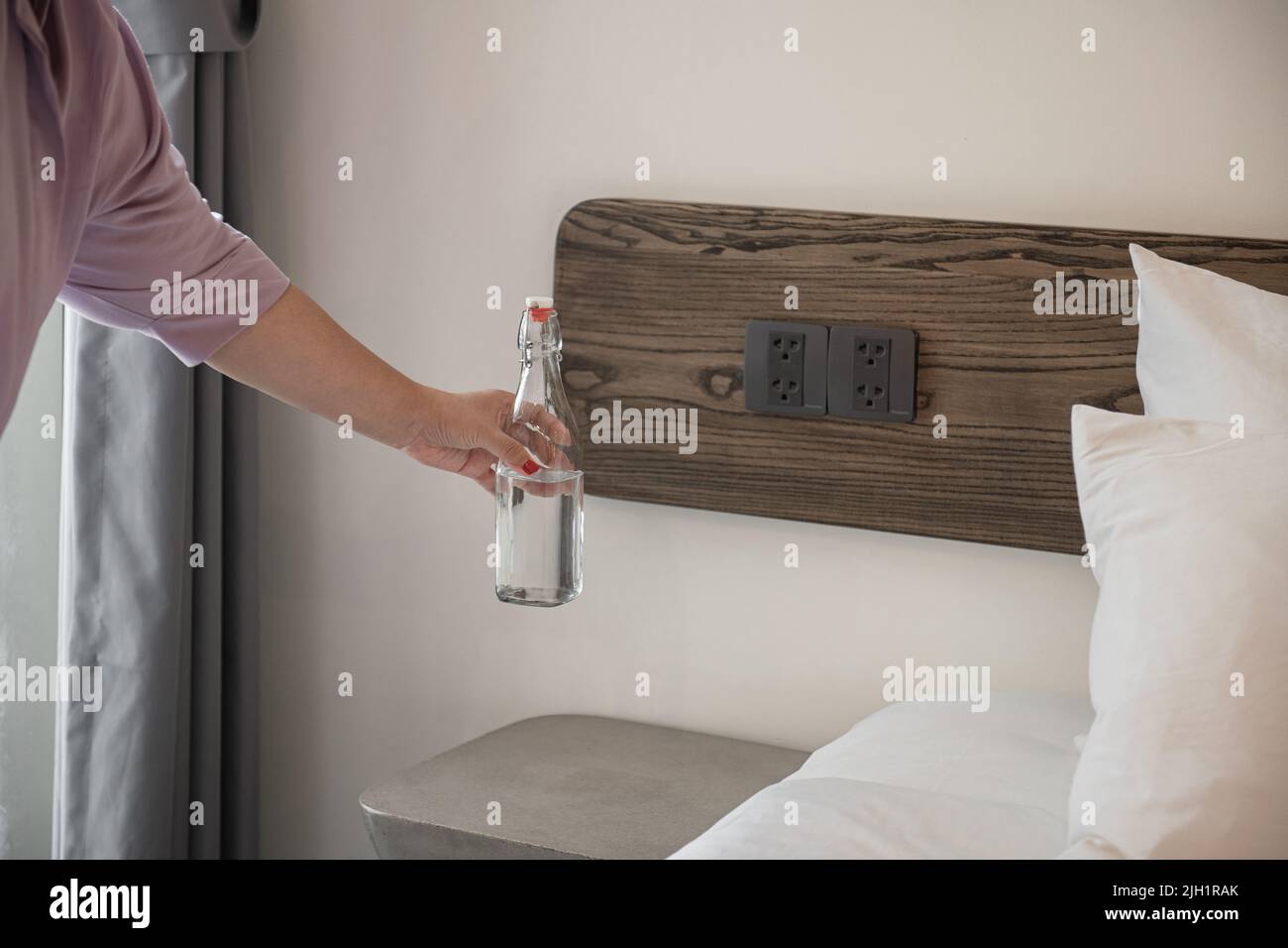 Hotel maid housekeeper resort hi-res stock photography and images - Alamy